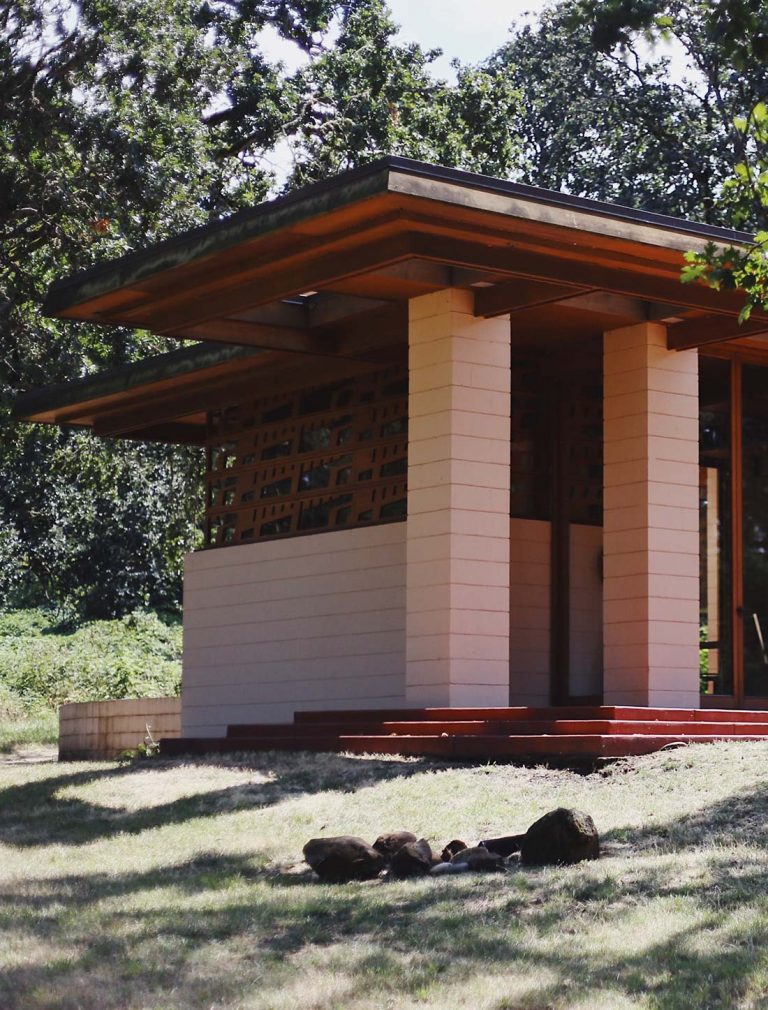 Monumental inverted pyramid home in Spain – Zermatt